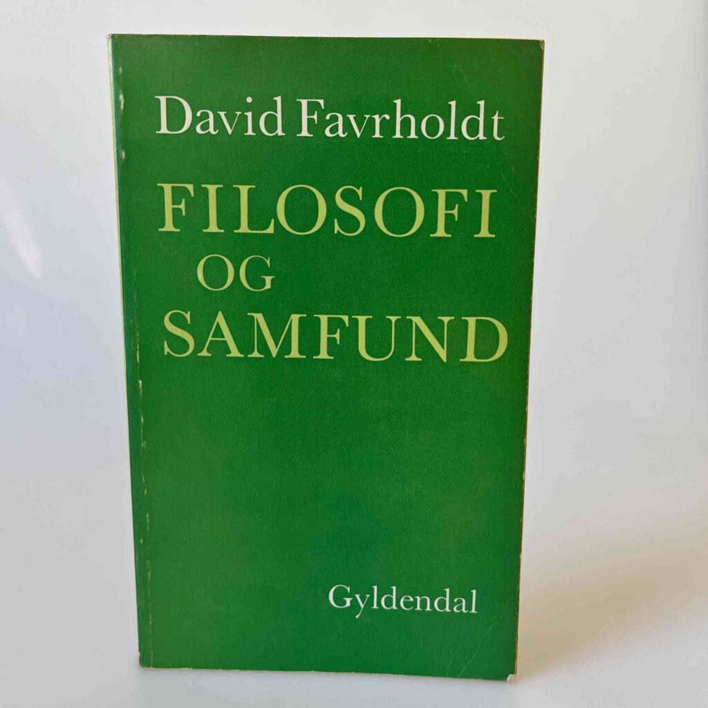 David Favrholdt: Filosofi og samfund | Køb brugt her - BogGaragen.dk