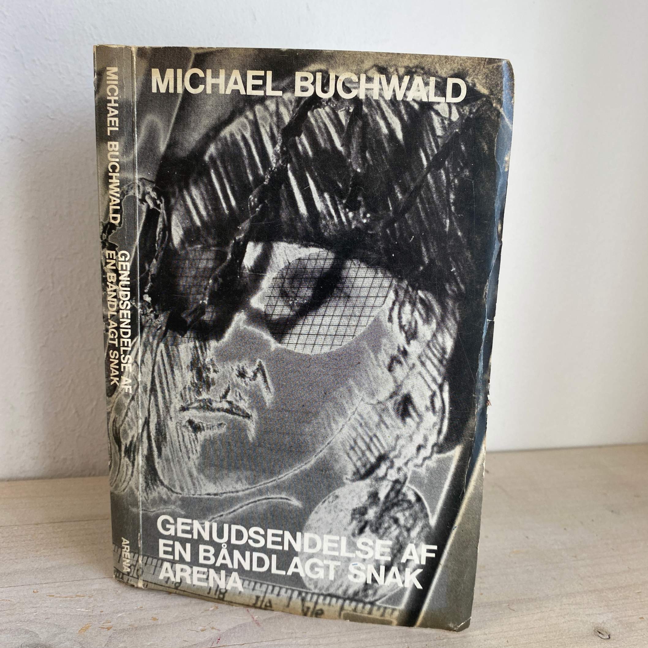 Michael Buchwald - Genudsendelse af en båndlagt snak: tre ...