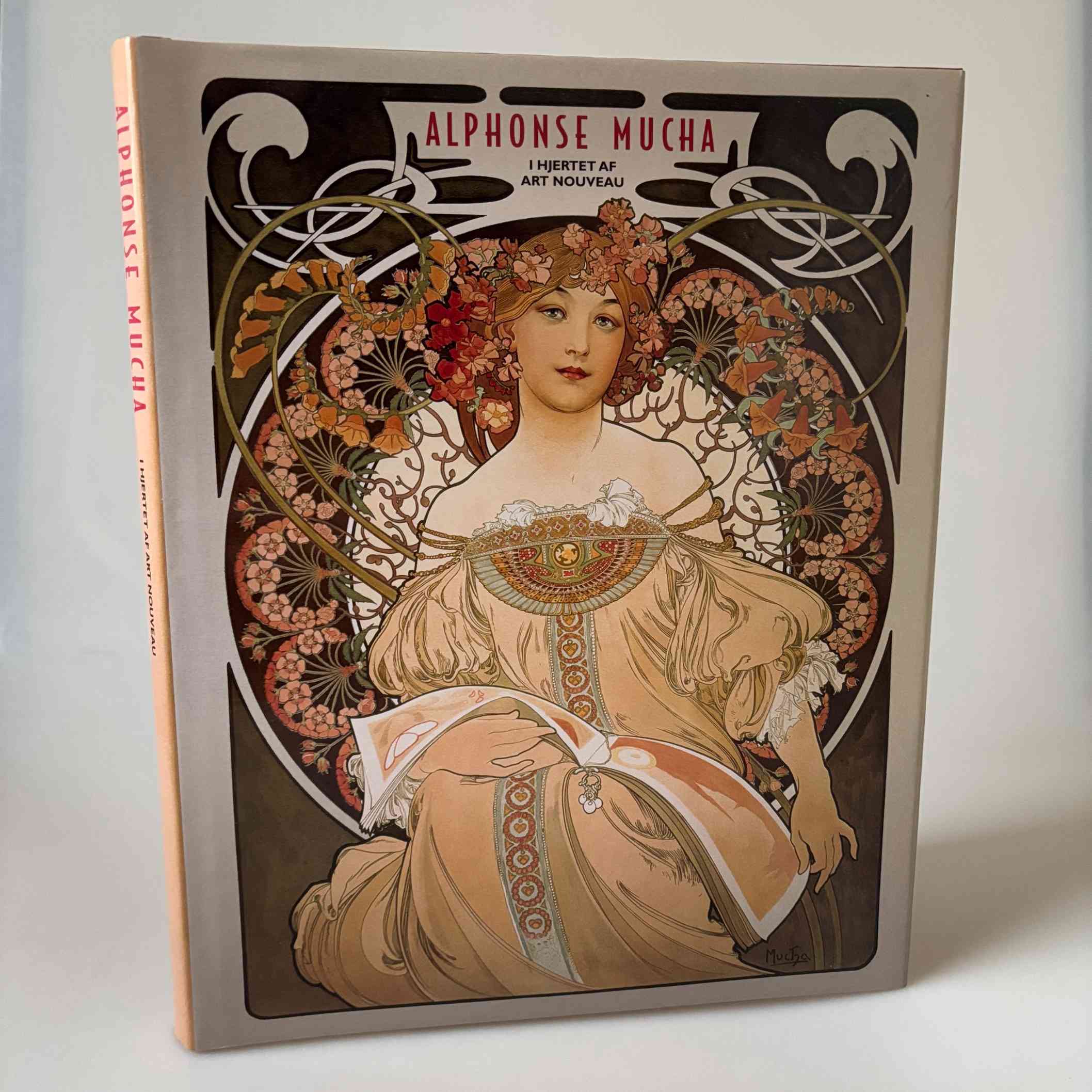 Sarah Mucha: Alphonse Mucha - i hjertet af Art Nouveau | Køb brugt her ...
