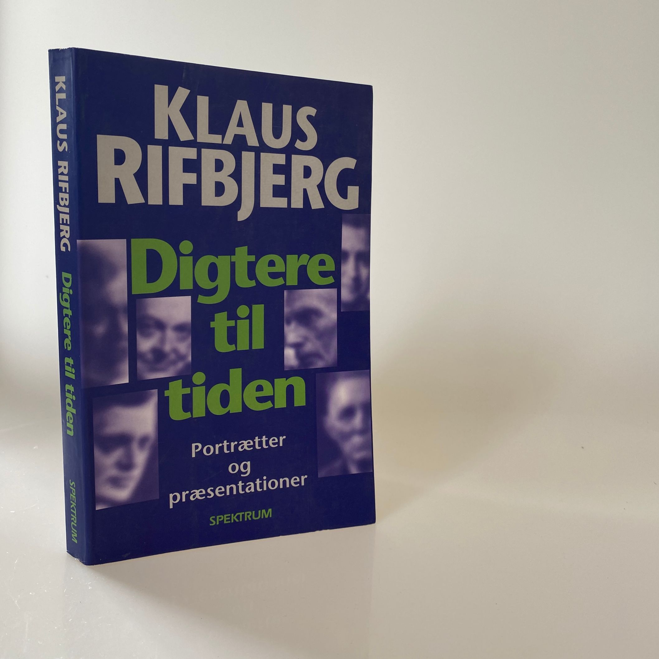 Klaus Rifbjerg: Digtere til tiden - Portrætter og præsentationer | Køb ...