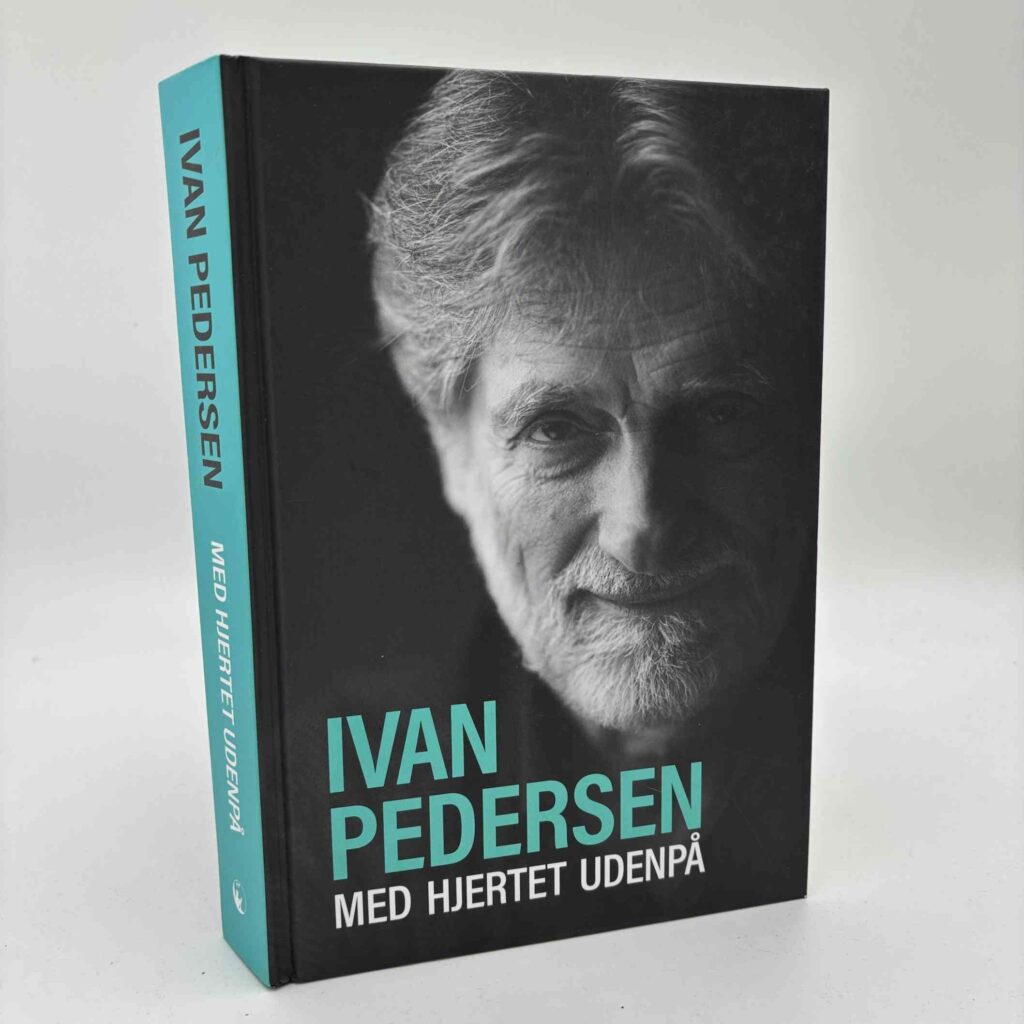 Ivan Pedersen: Med hjertet udenpå (med dedikation) | Køb brugt her ...