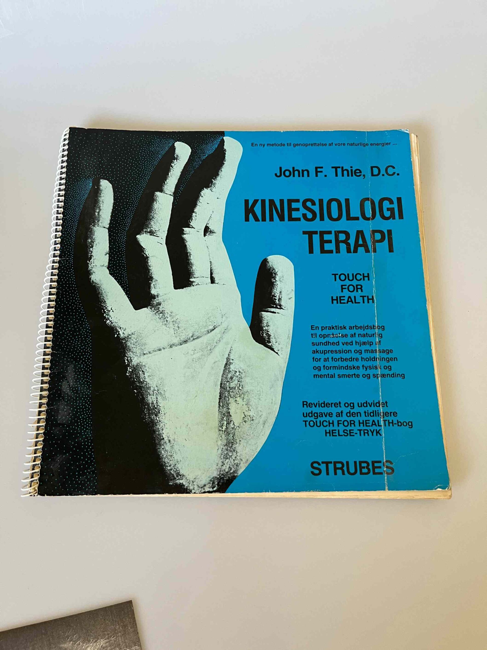 John F. Thie: Kinesiologi terapi | Køb brugt her - BogGaragen.dk