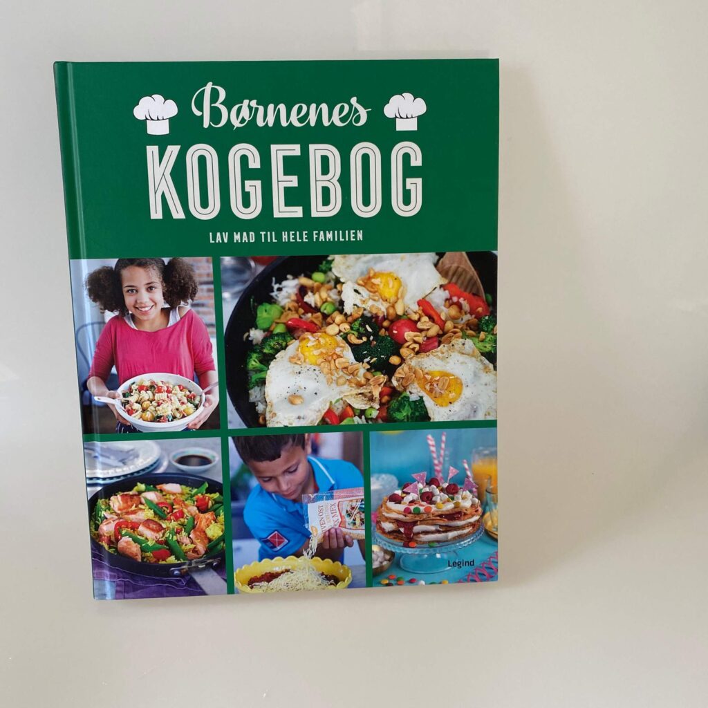 Sara Begner: Børnenes kogebog - Lav mad til hele familien | Køb brugt ...