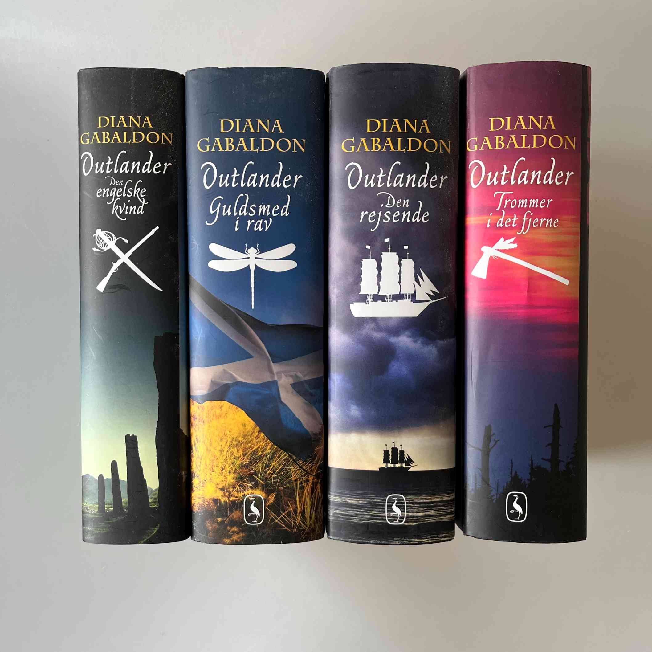Diana Gabaldon: Outlander-serie - bind 1-8 | Køb brugt her - BogGaragen.dk