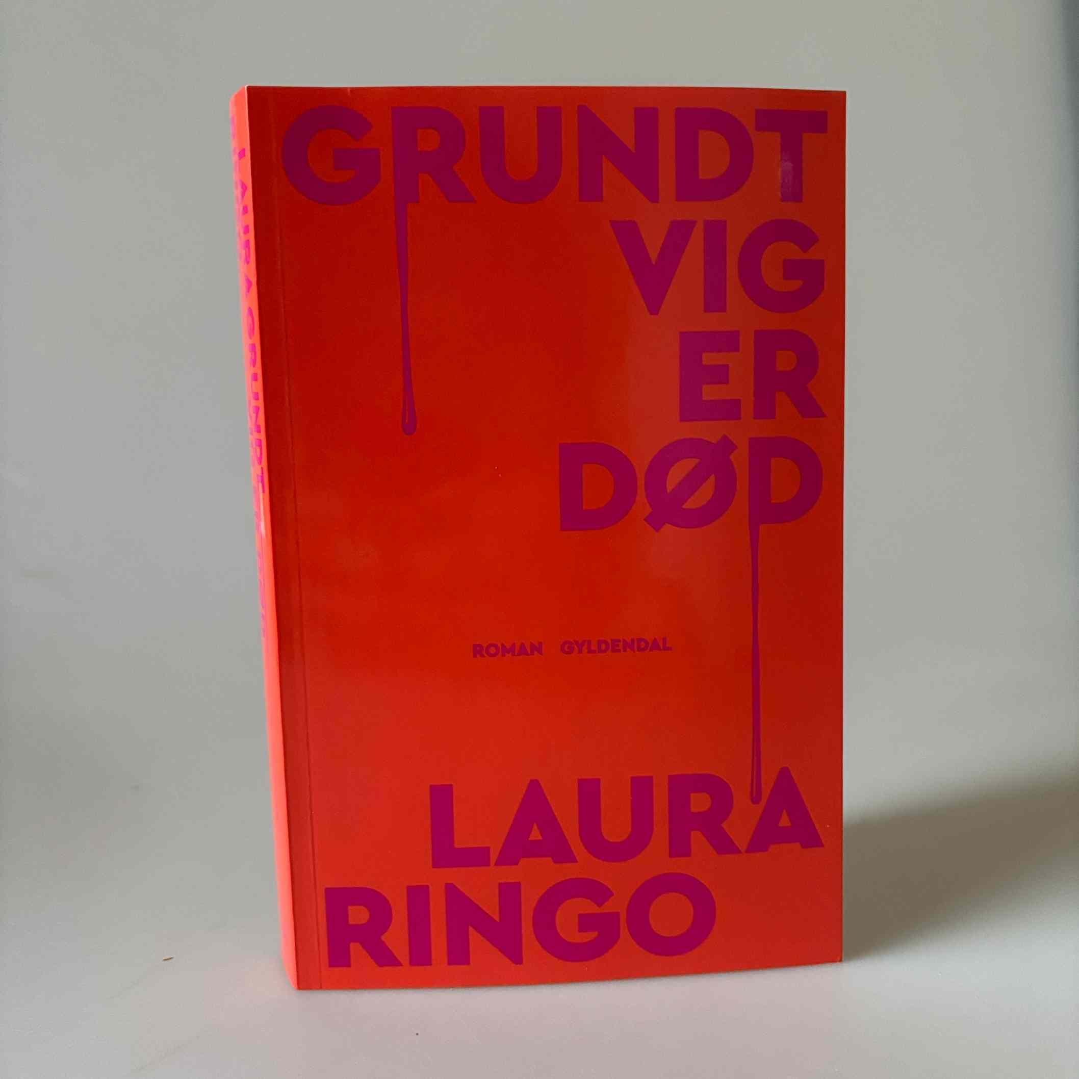 Laura Ringo: Grundtvig er død - roman | Køb brugt her - BogGaragen.dk