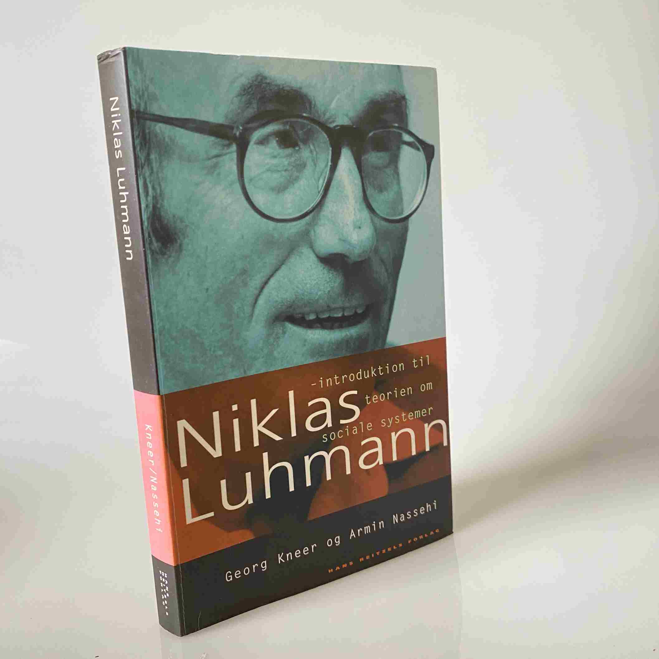 Georg Kneer og Armin Nassehi: Niklas Luhmann - introduktion til teorien ...