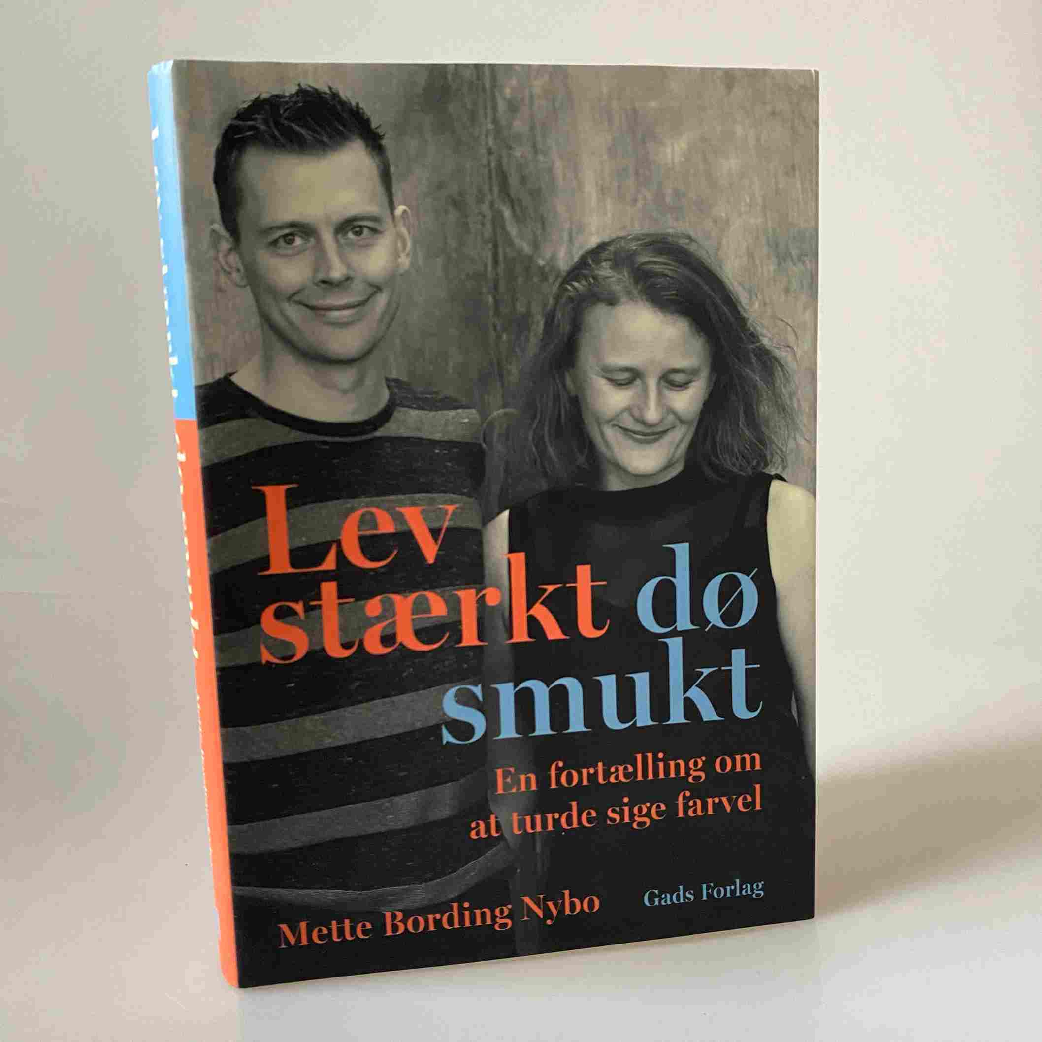 Mette Bording Nybo: Lev stærkt - dø smukt - en fortælling om at turde ...