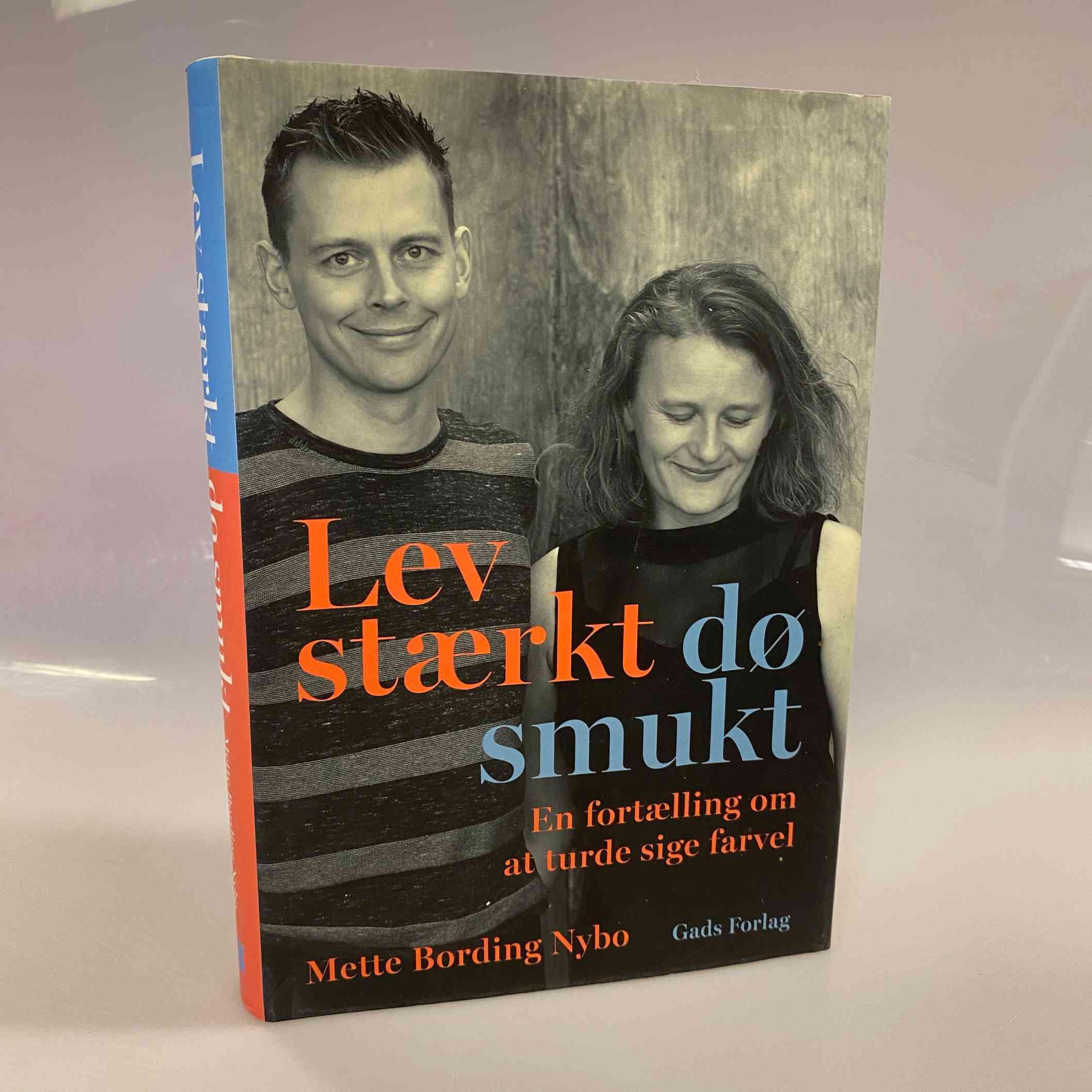 Mette Bording Nybo: Lev stærkt - dø smukt - En fortælling om at turde ...