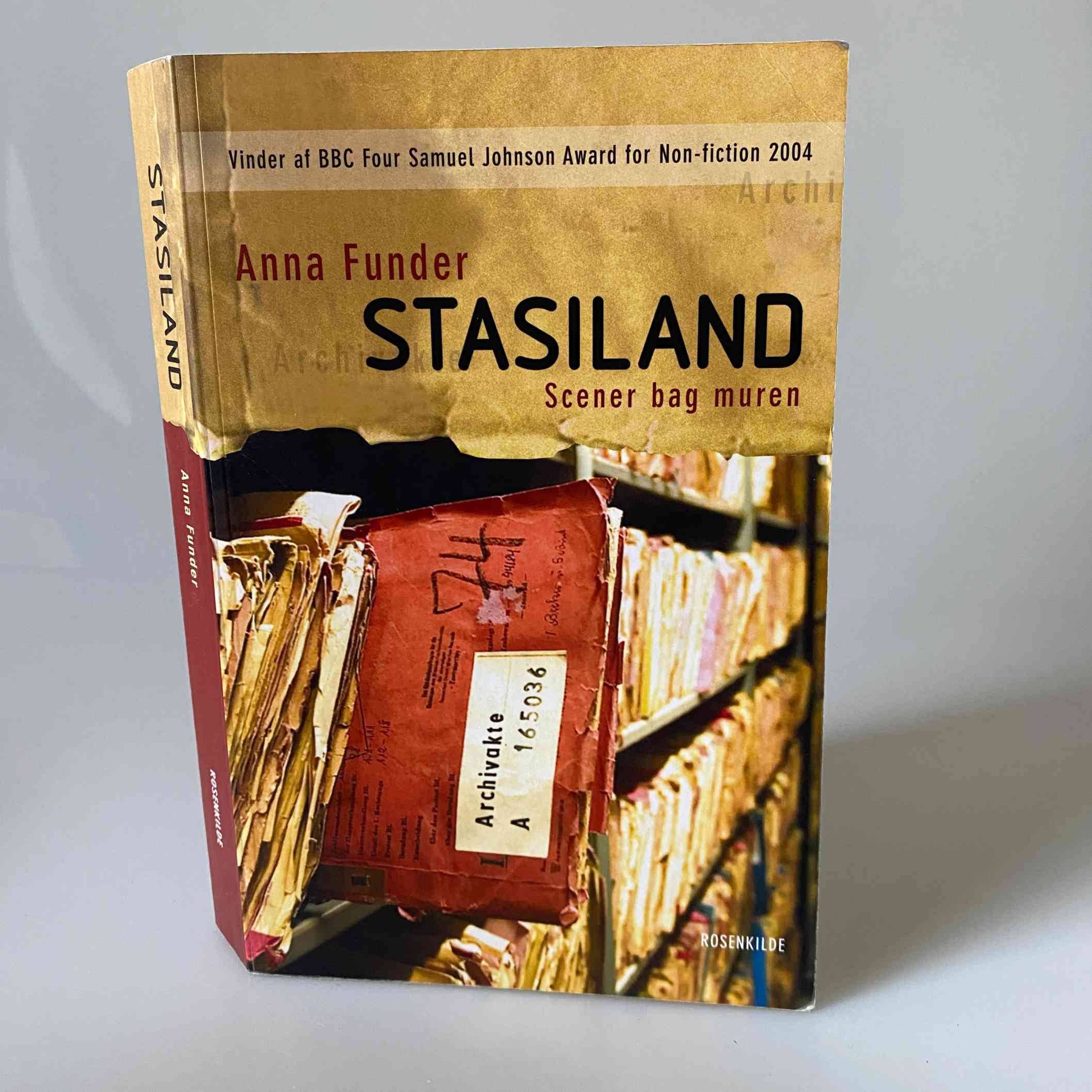 Anna Funder: Stasiland - scener bag muren | Køb brugt her - BogGaragen.dk