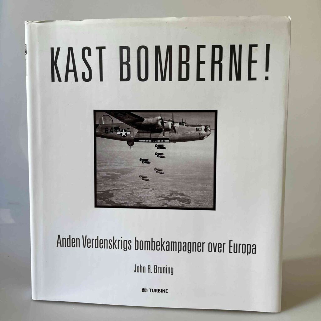 John R. Bruning: Kast bomberne! | Køb brugt her - BogGaragen.dk
