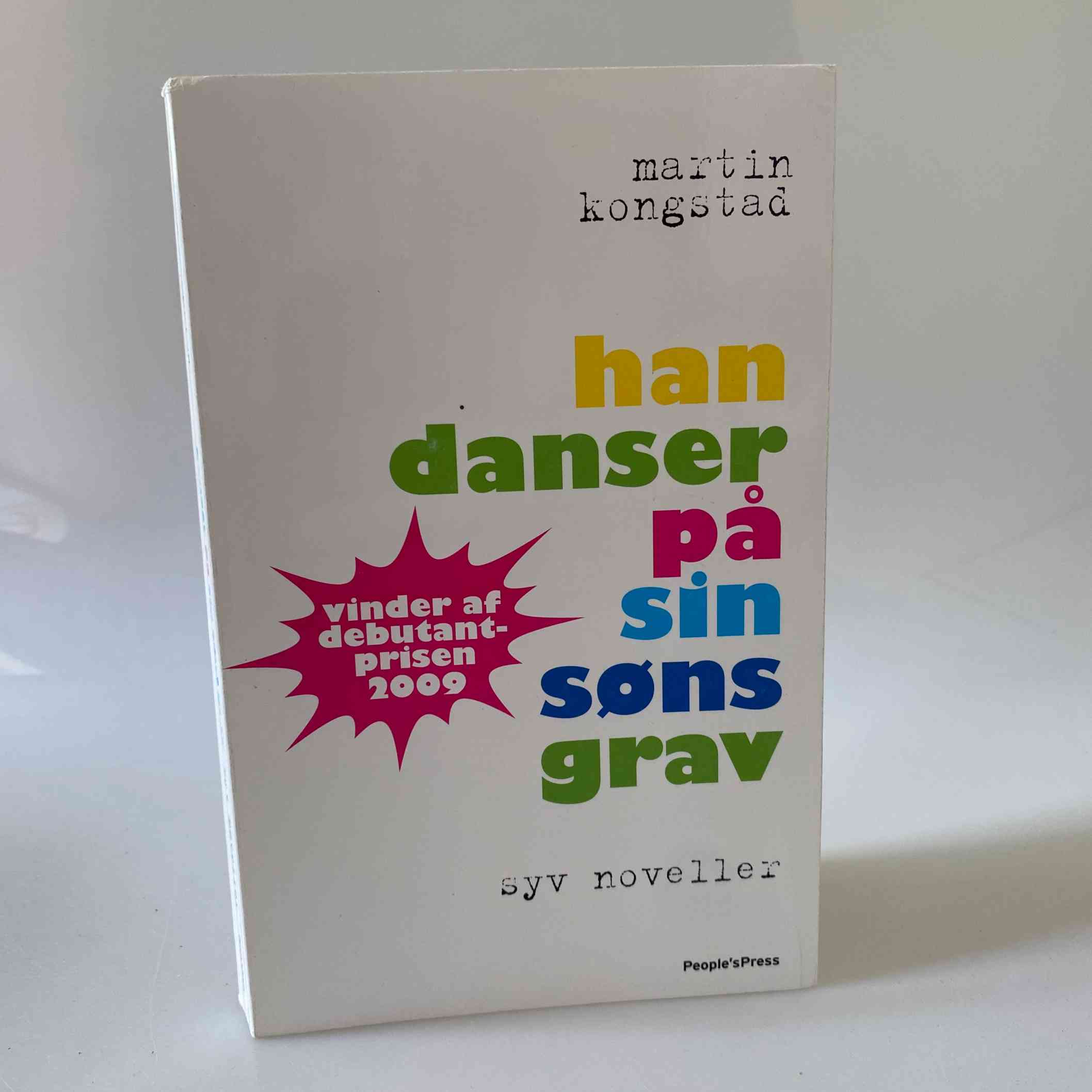 Martin Kongstad: Han danser på sin søns grav - syv noveller | Køb brugt ...