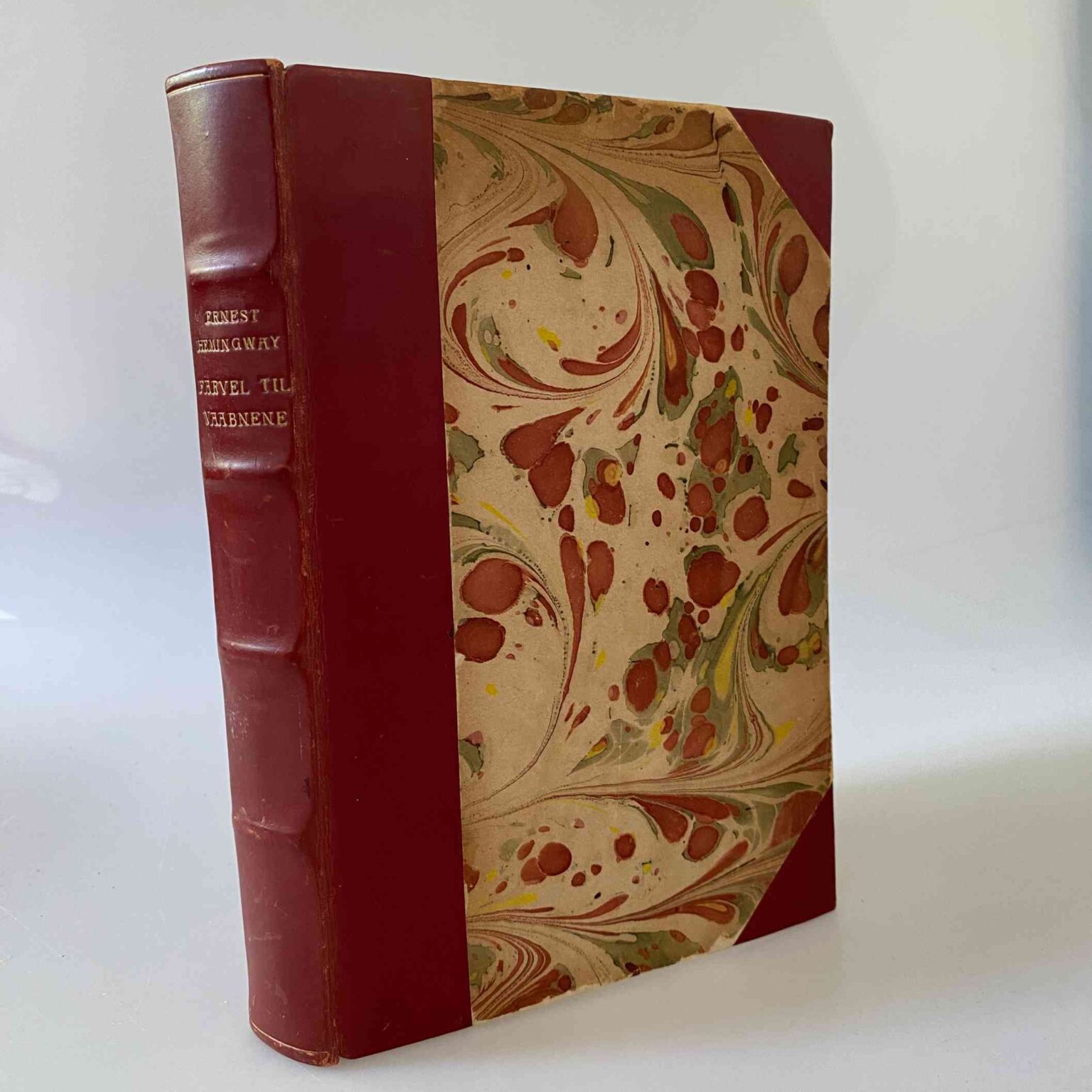 Ernest Hemingway: Farvel til våbene | Køb brugt her - BogGaragen.dk