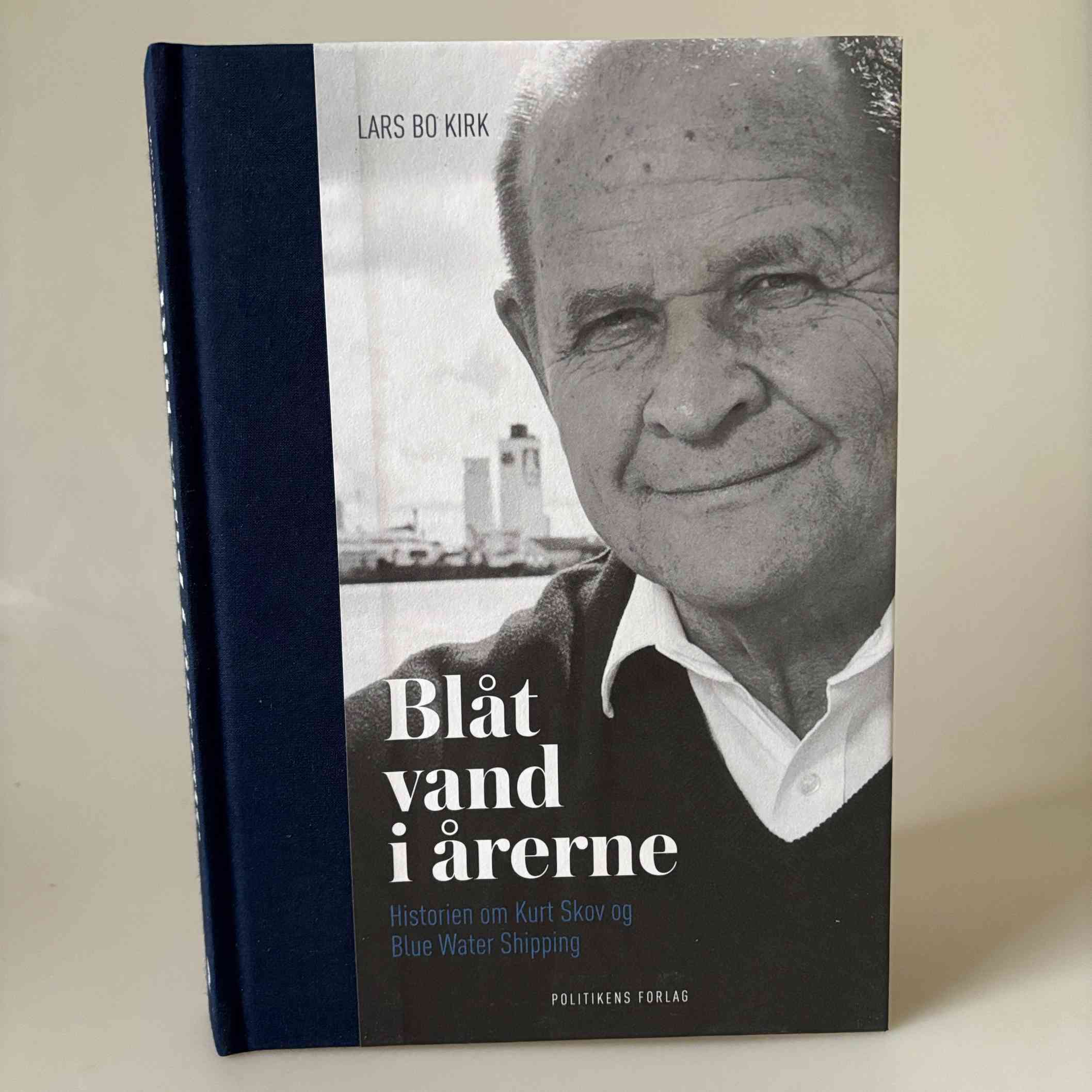 Lars Bo Kirk: Blåt vand i årerne - Historien om Kurt Skov og Blue Water ...