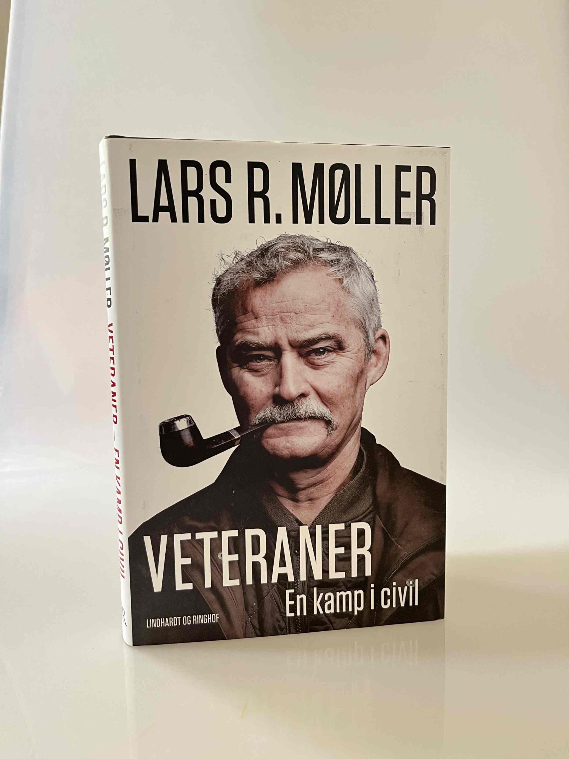 Lars R. Møller: Veteraner - en kamp i civil | Køb brugt her - BogGaragen.dk