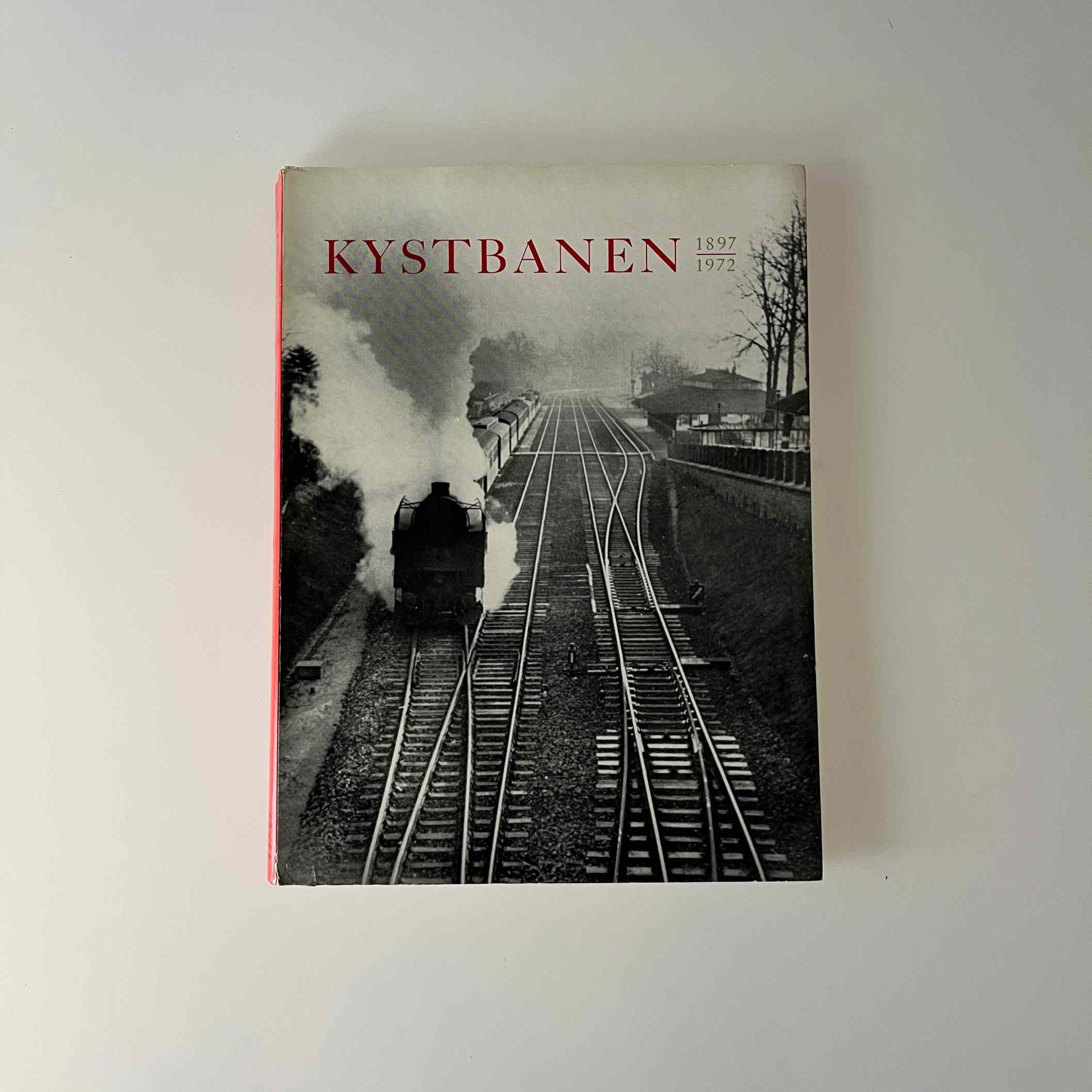 P. Thomassen: Kystbanen 1897-1972 | Køb brugt her - BogGaragen.dk