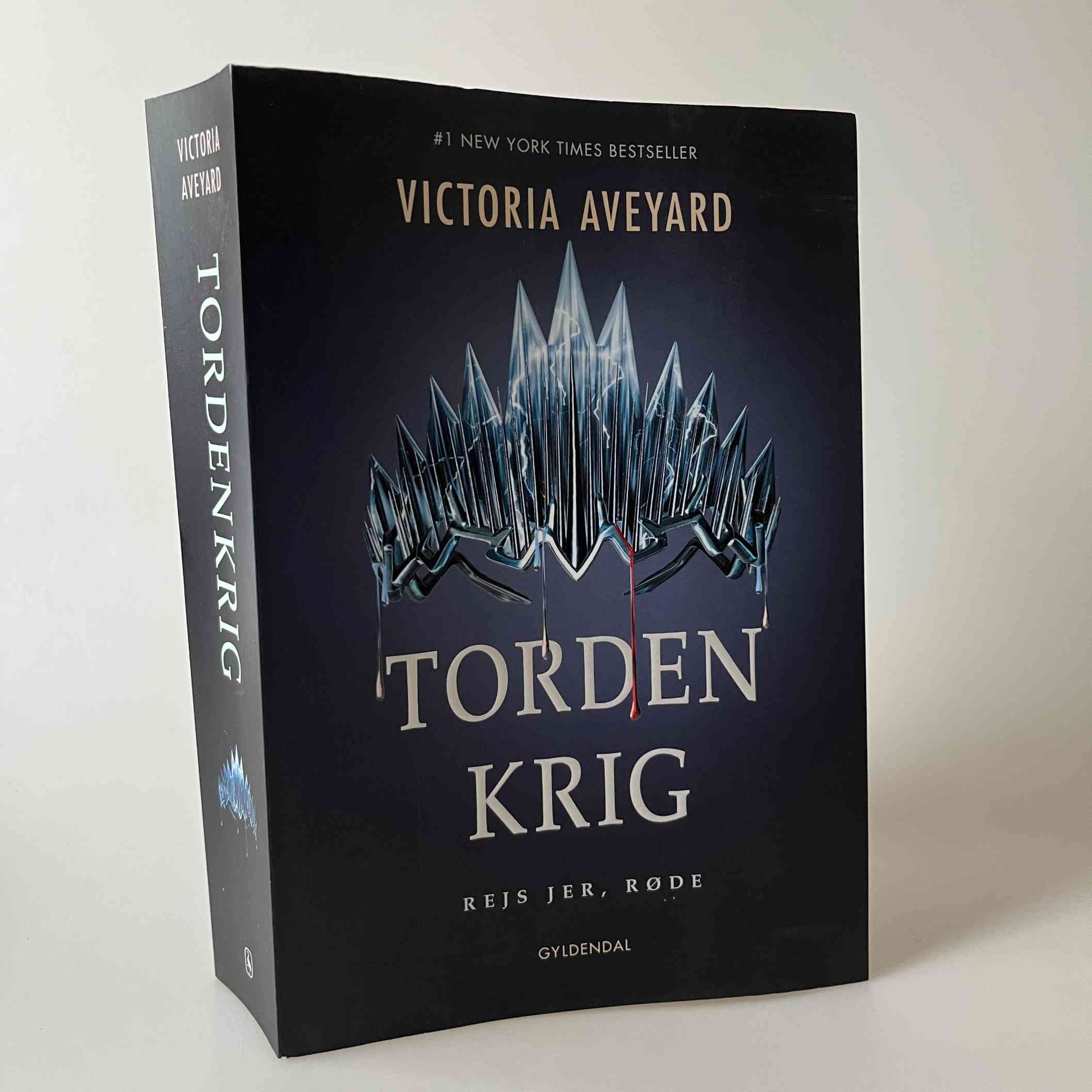 Victoria Aveyard: Tordenkrig - Red Queen - bind 4 | Køb brugt her ...