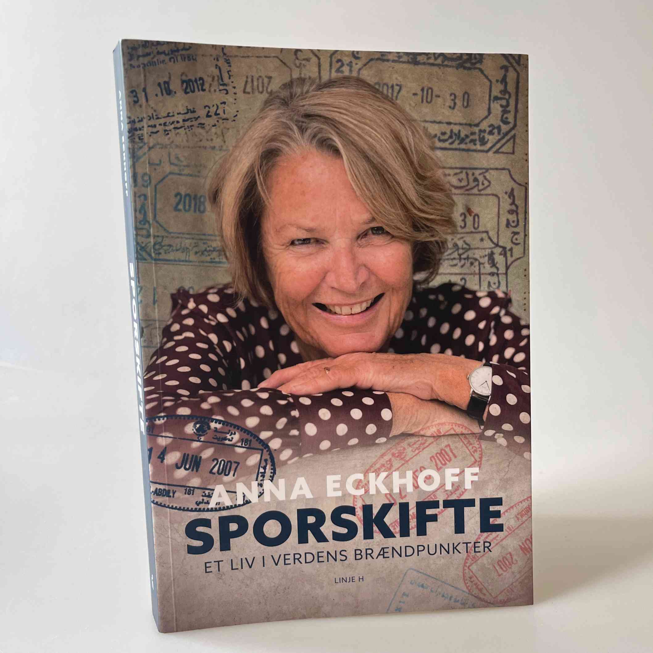 Anna Eckhoff: Sporskifte - et liv i verdens brændpunkter - med ...