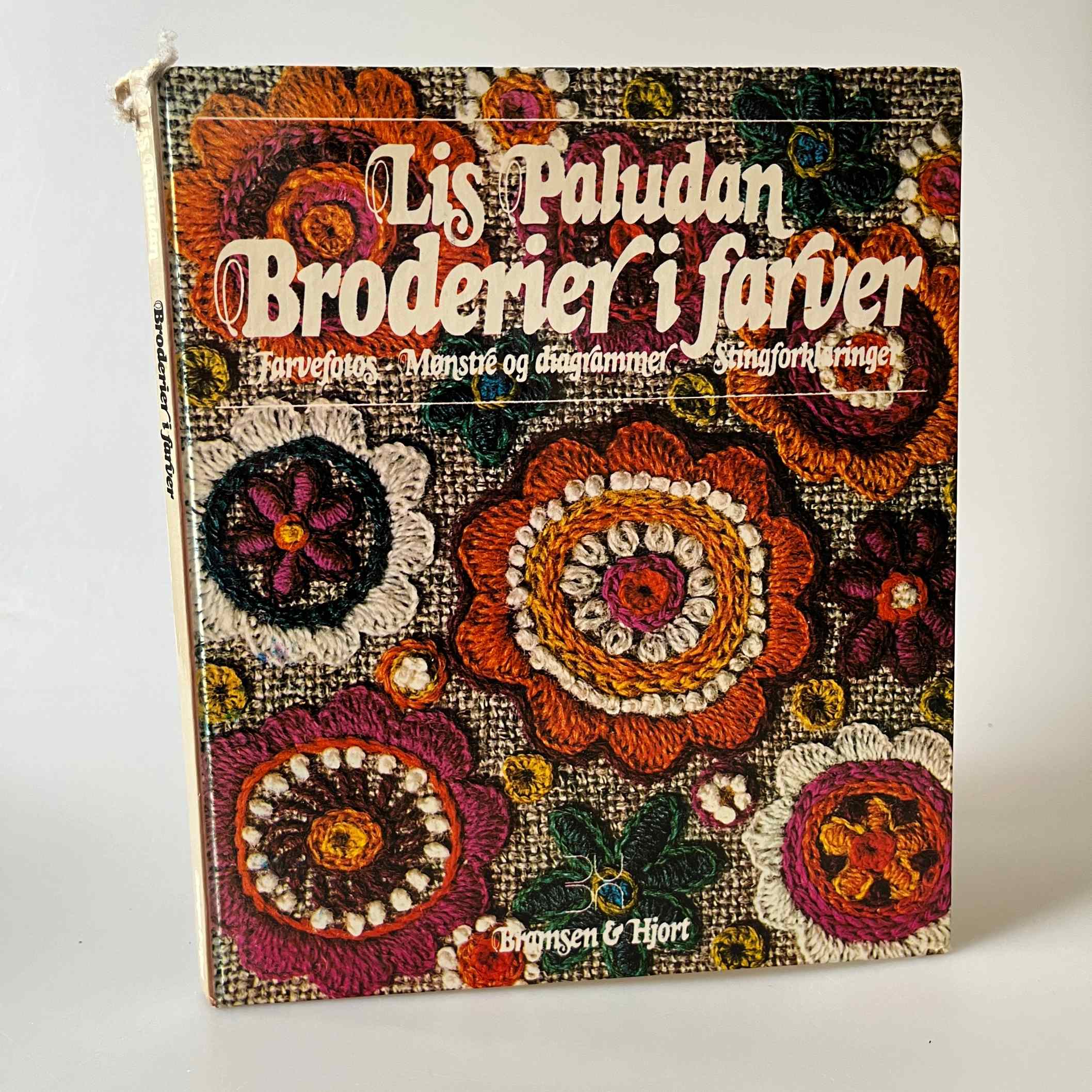Lis Paludan: Broderier i farver | Køb brugt her - BogGaragen.dk