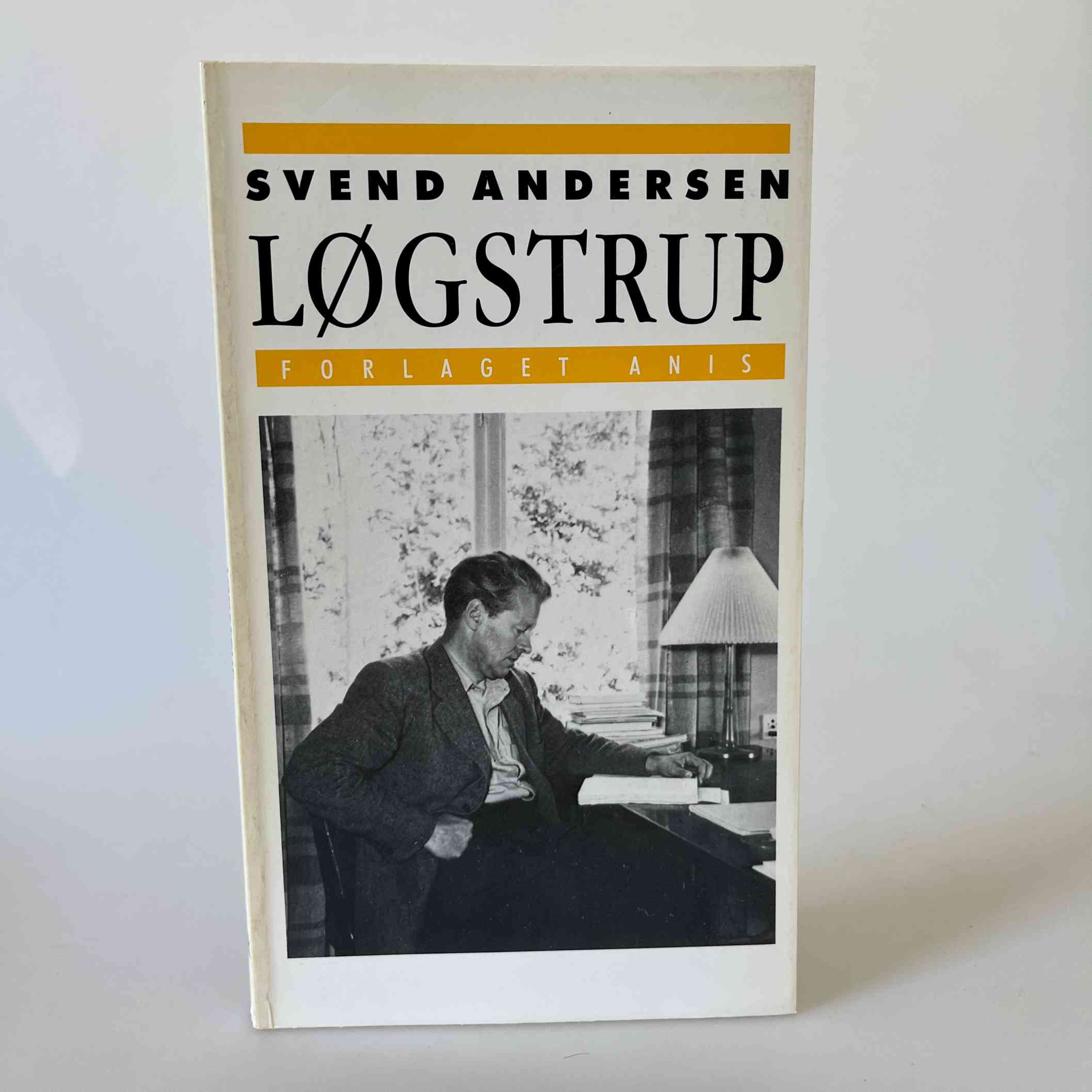 Svend Andersen: Løgstrup (Profil-serien) | Køb brugt her - BogGaragen.dk