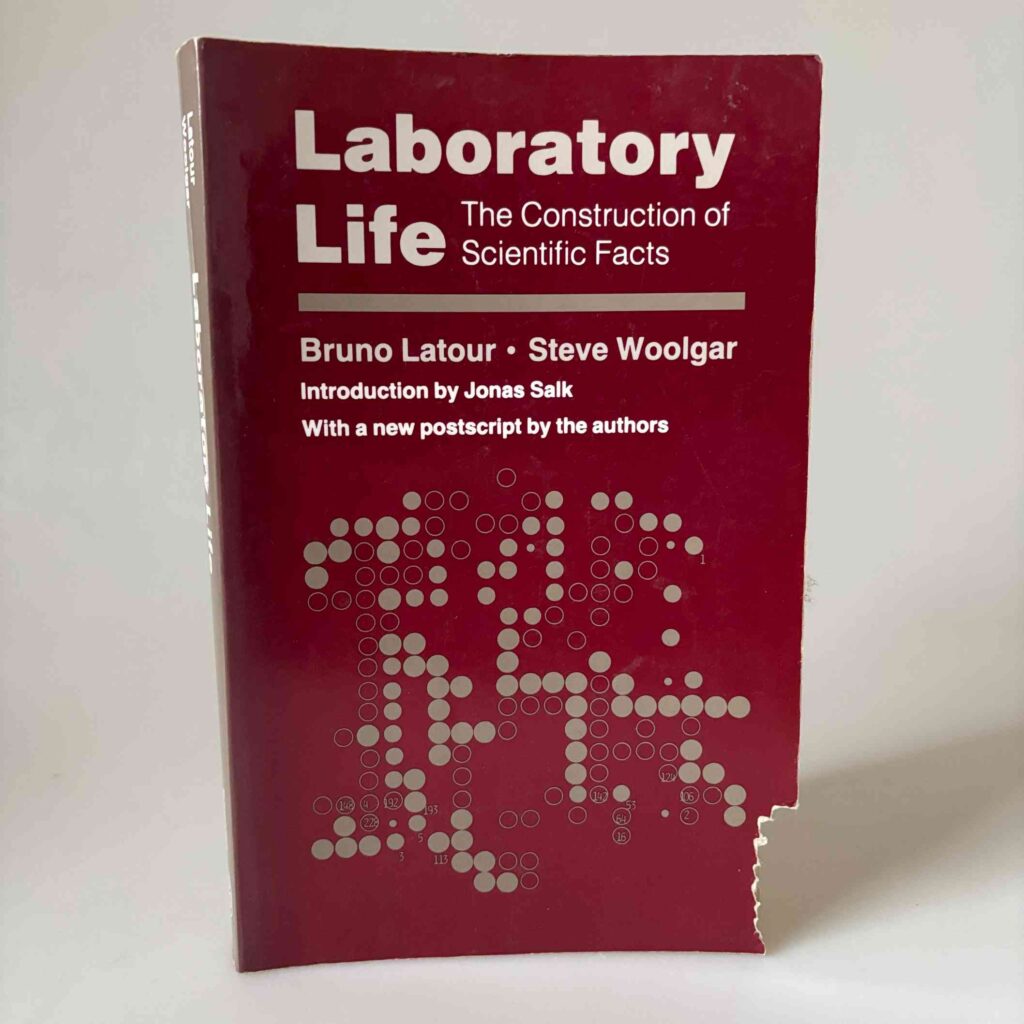 Steve Woolgar og Bruno Latour: Laboratory Life - The Construction of ...