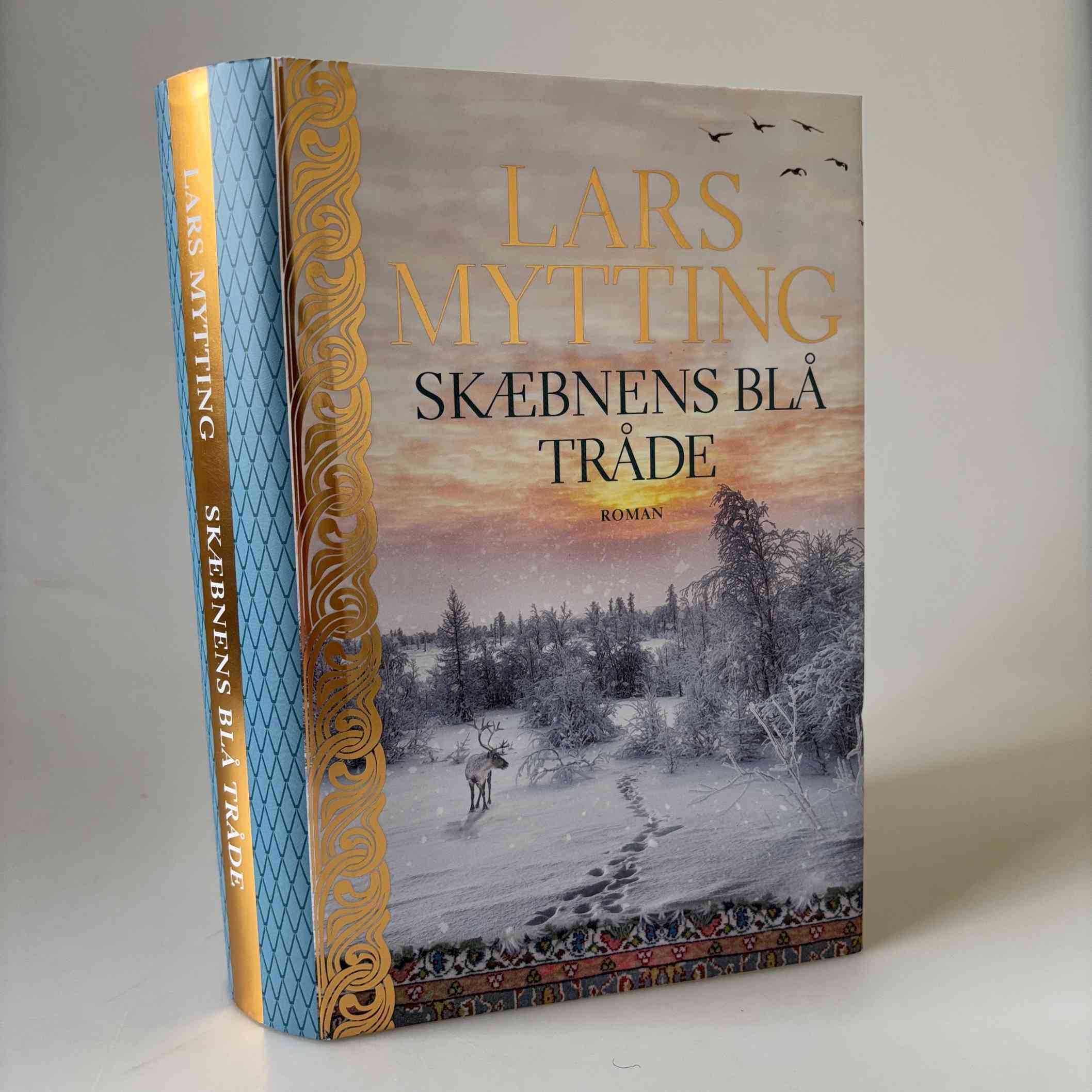 Lars Mytting: Skæbnens blå tråde - roman | Køb brugt her - BogGaragen.dk