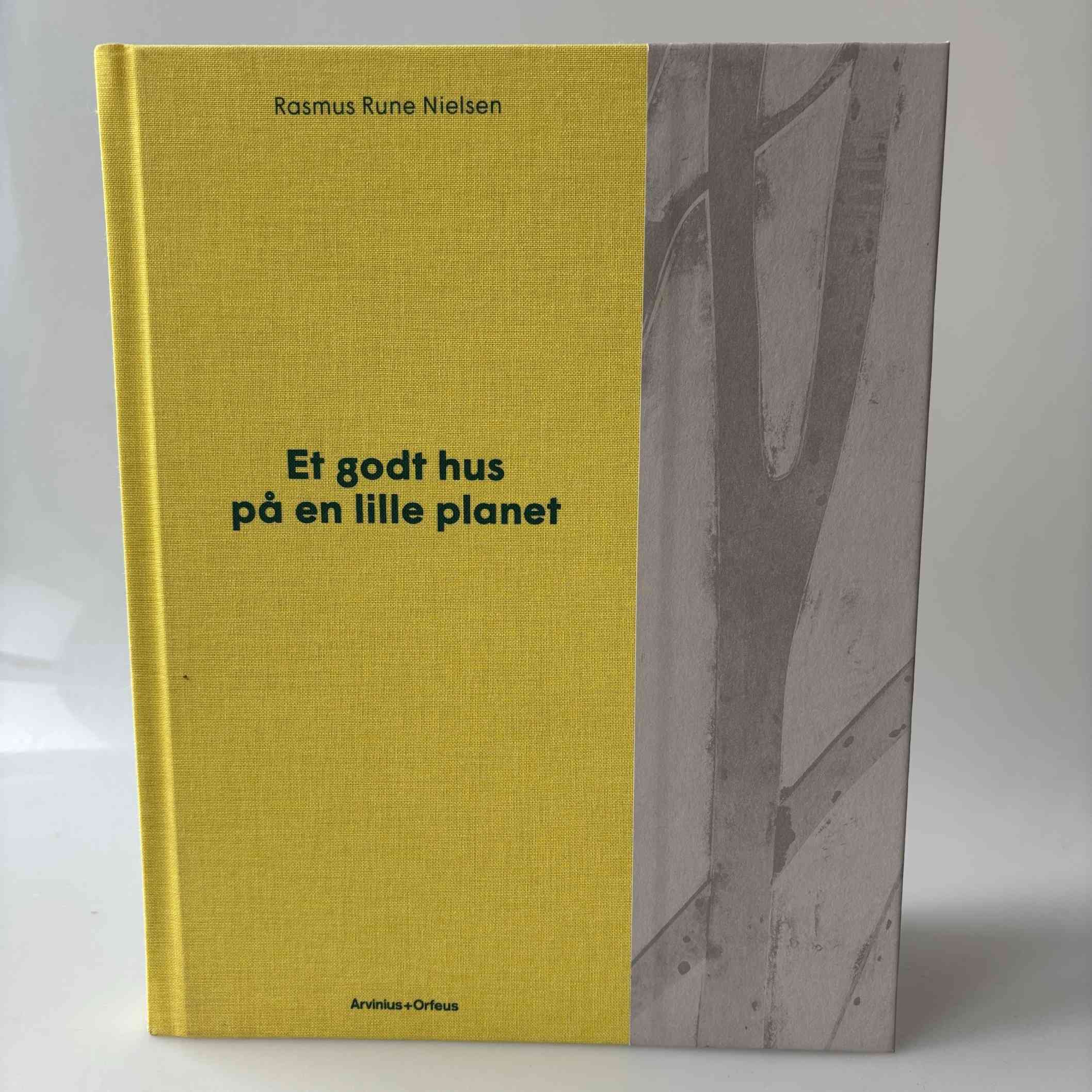 Rasmus Rune Nielsen: Et godt hus på en lille planet | Køb brugt her ...