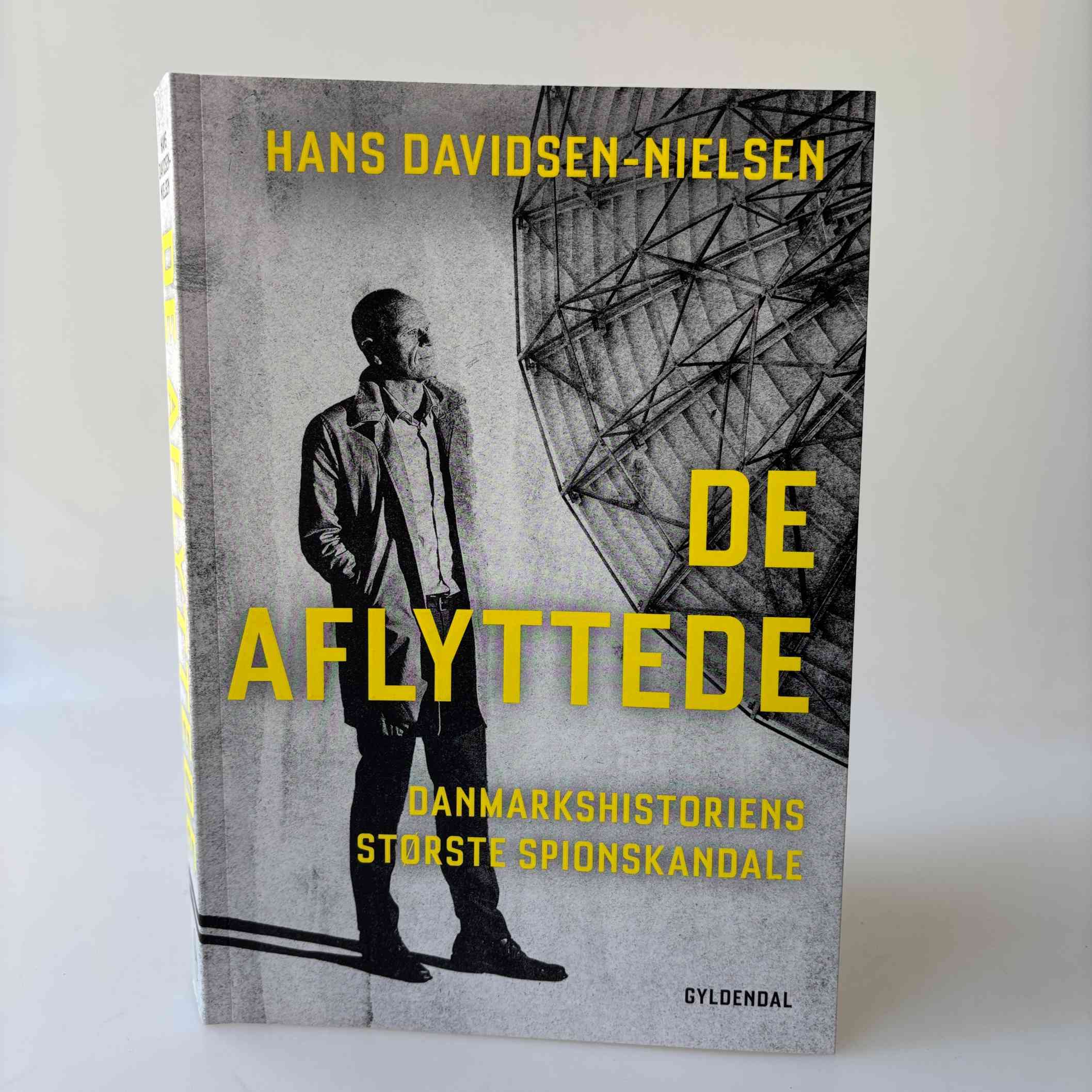 Hans Davidsen-Nielsen: De aflyttede - Danmarkshistoriens største spionskandale | Køb brugt her ...