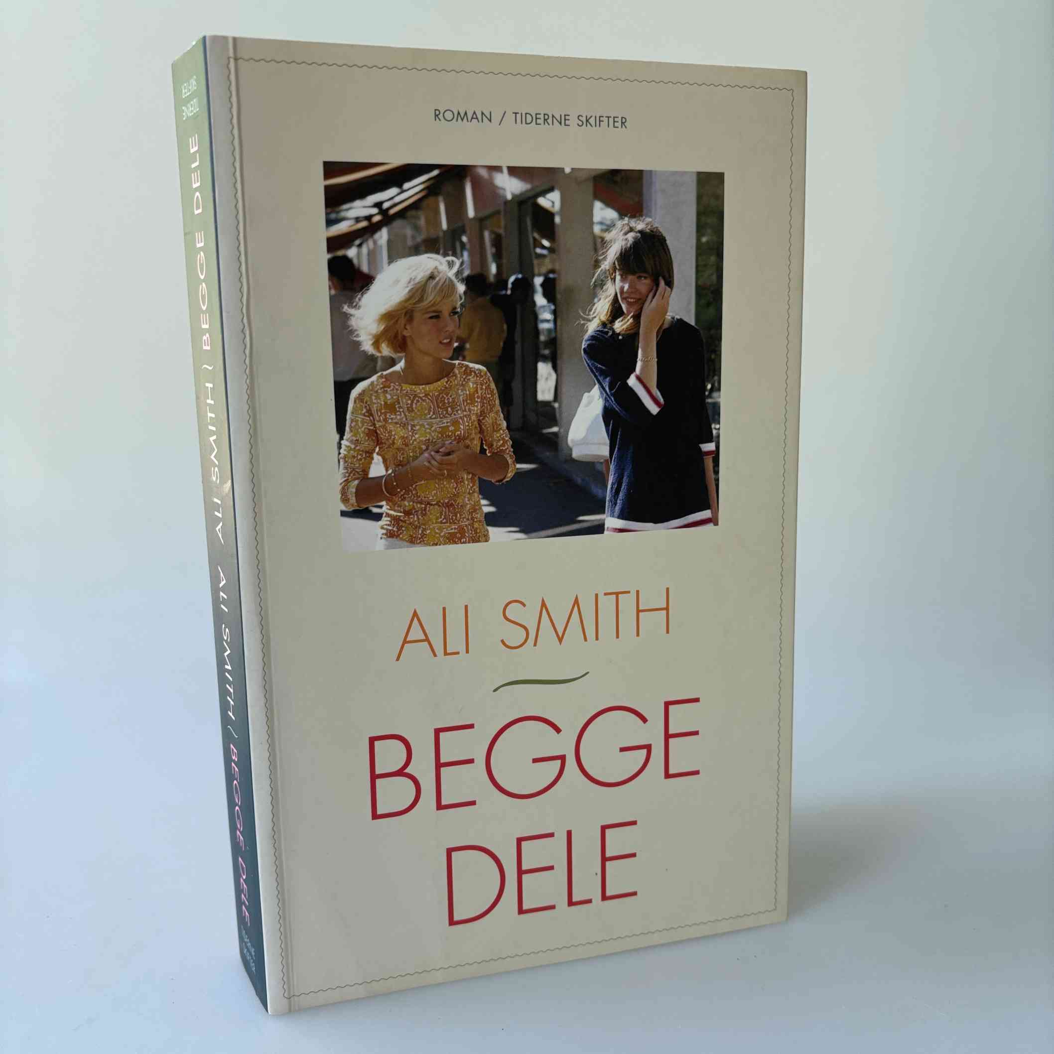 Ali Smith: Begge dele - to-romaner-i-én | Køb brugt her - BogGaragen.dk