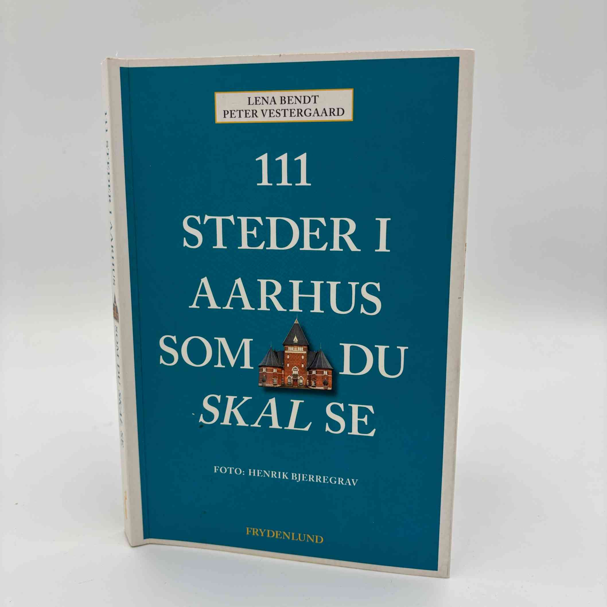 Lena Bendt og Peter Vestergaard: 111 steder i århus som du skal se ...
