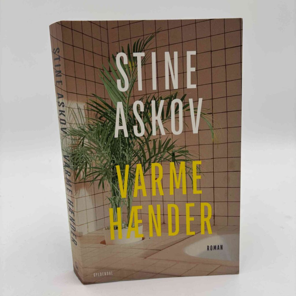 Stine Askov: Varme hænder - roman | Køb brugt her - BogGaragen.dk