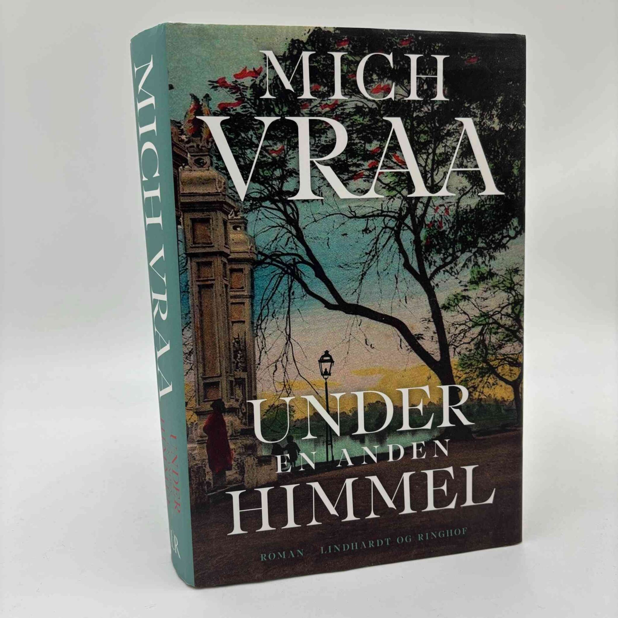 Mich Vraa: Under en anden himmel - roman | Køb brugt her - BogGaragen.dk