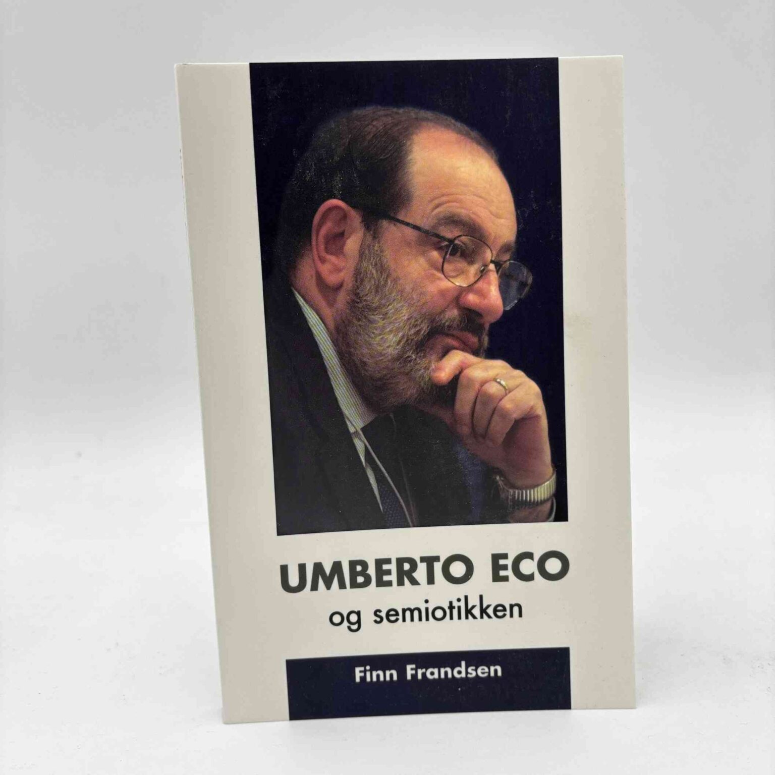 Finn Frandsen: Umberto Eco og semiotikken | Køb brugt her - BogGaragen.dk